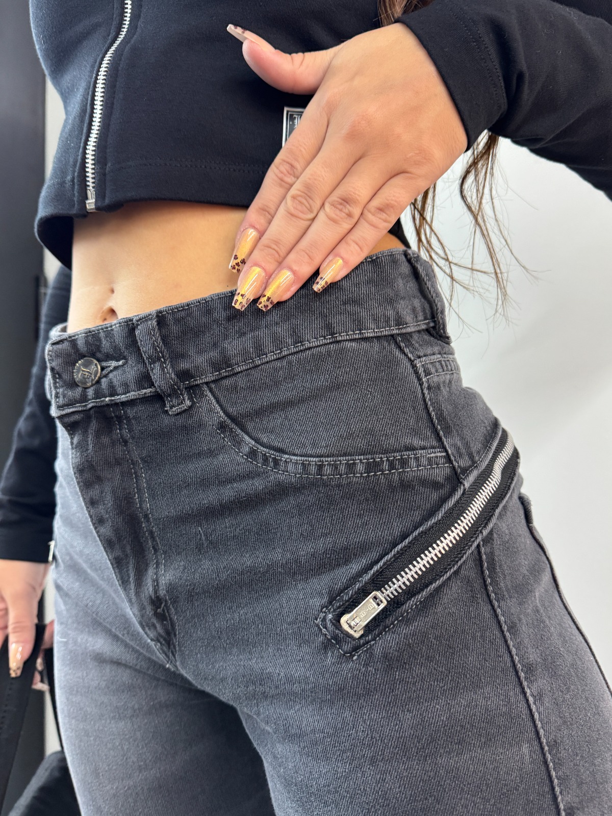 MOM GRAY ZIPPER